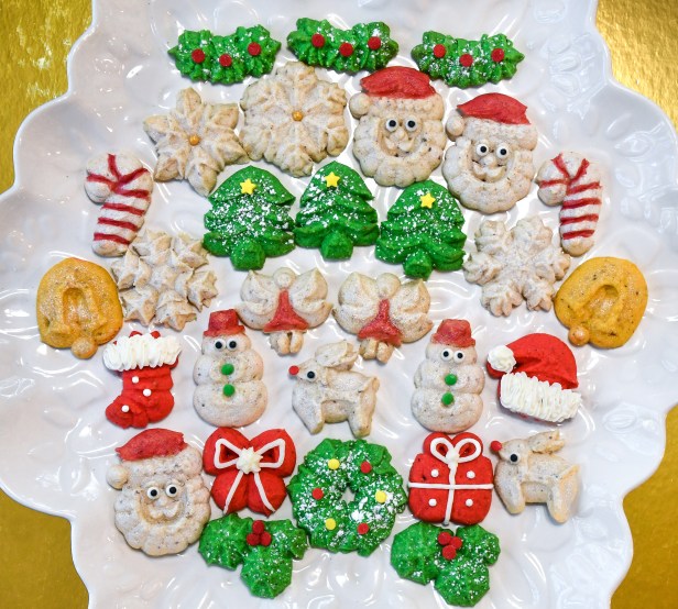 Russian Tea Cake Christmas Spritz Cookies! – creative cookie press