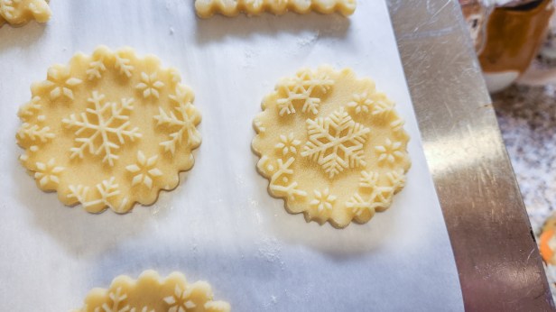 Pastel Snowflakes Cookies -with Cookie Press & Embossed Rolling pins ...