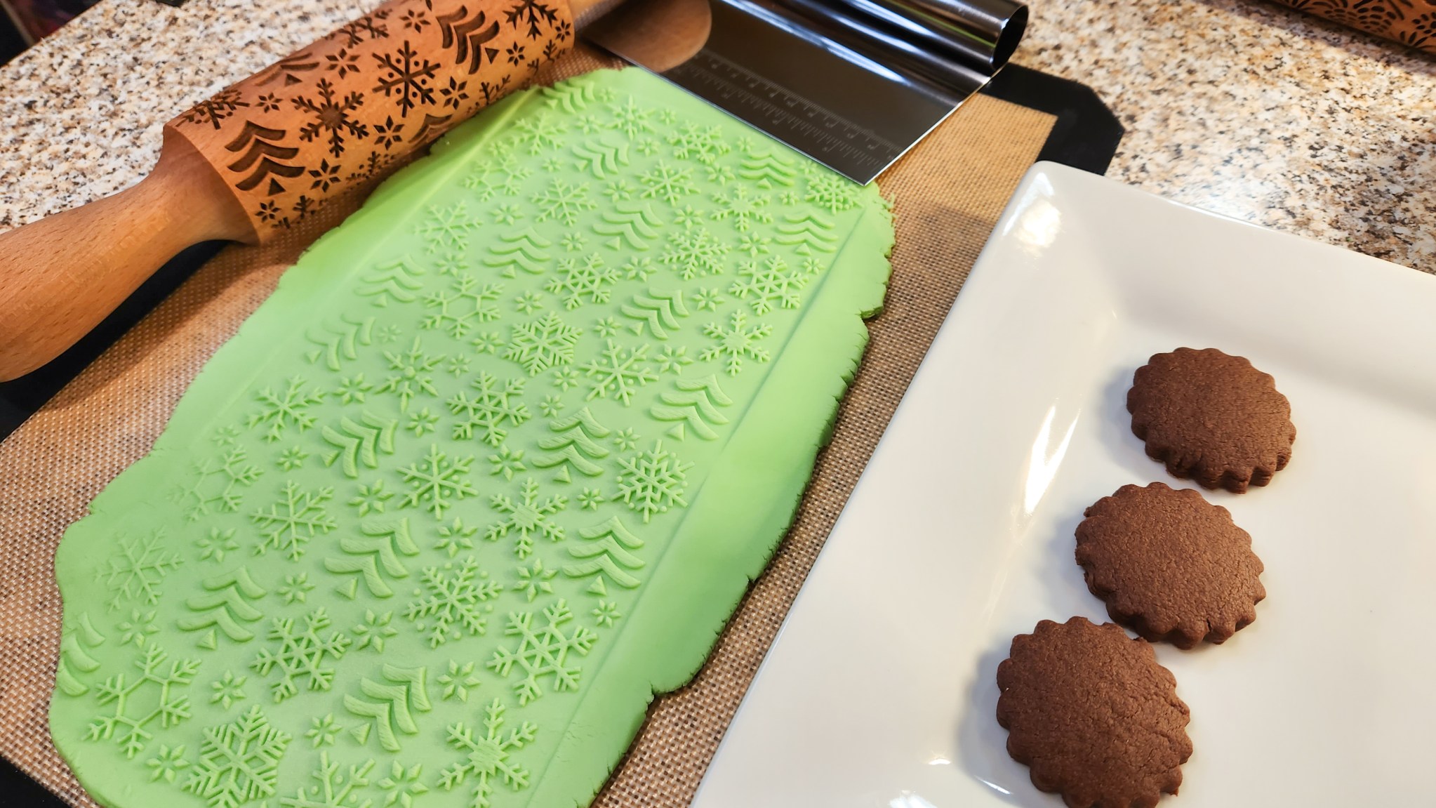 Chocolate Mint Sandwich Cookies- Emboss the Cookies OR Mint Buttercream ...