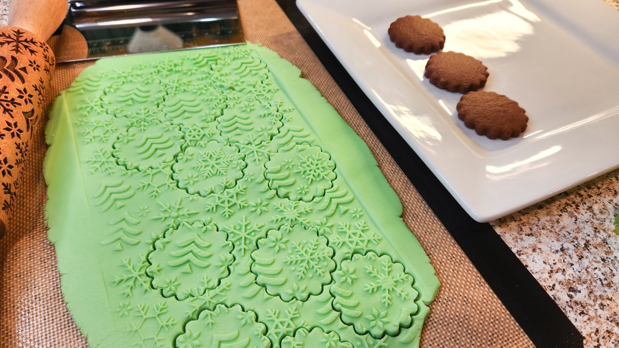 Chocolate Mint Sandwich Cookies- Emboss the Cookies OR Mint Buttercream ...