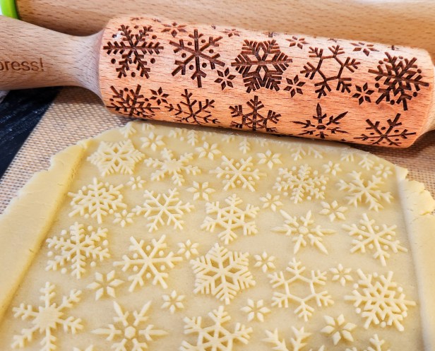 Pastel Snowflakes Cookies -with Cookie Press & Embossed Rolling pins ...