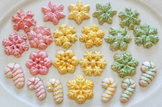 “Butter Mint” Snowflake Spritz Cookies – creative cookie press