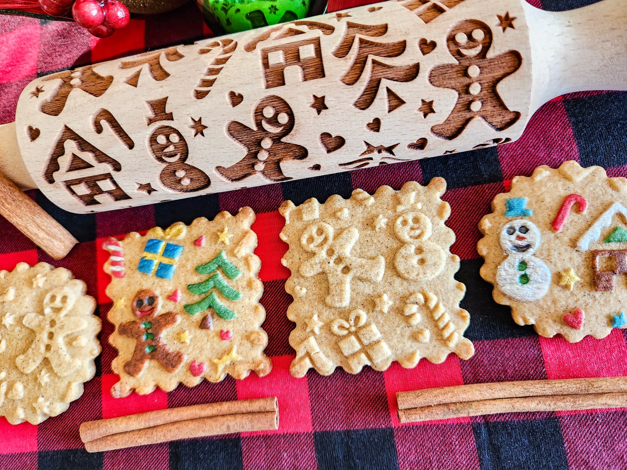 Gingerbread Cookies Made with an Embossed Rolling Pin – creative cookie ...