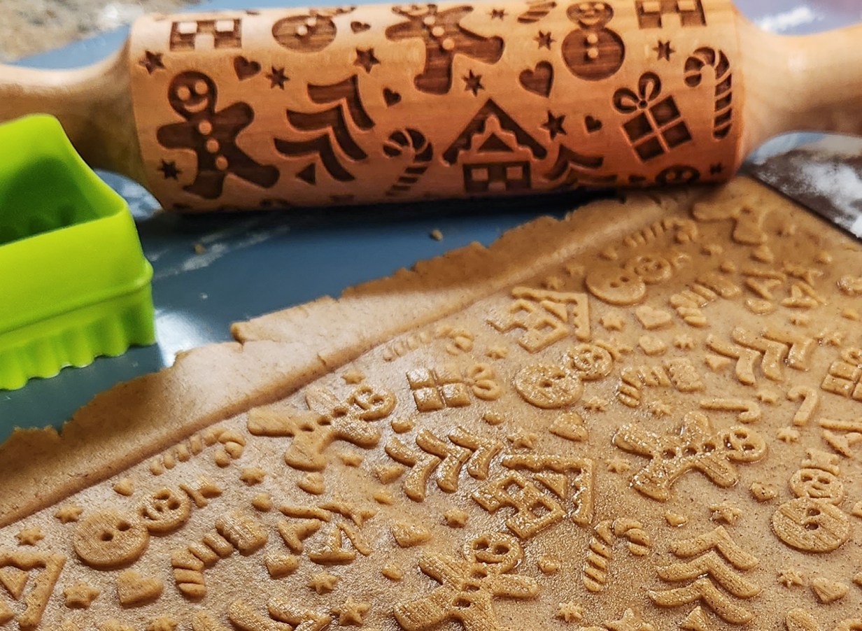 Gingerbread Cookies Made with an Embossed Rolling Pin – creative cookie ...